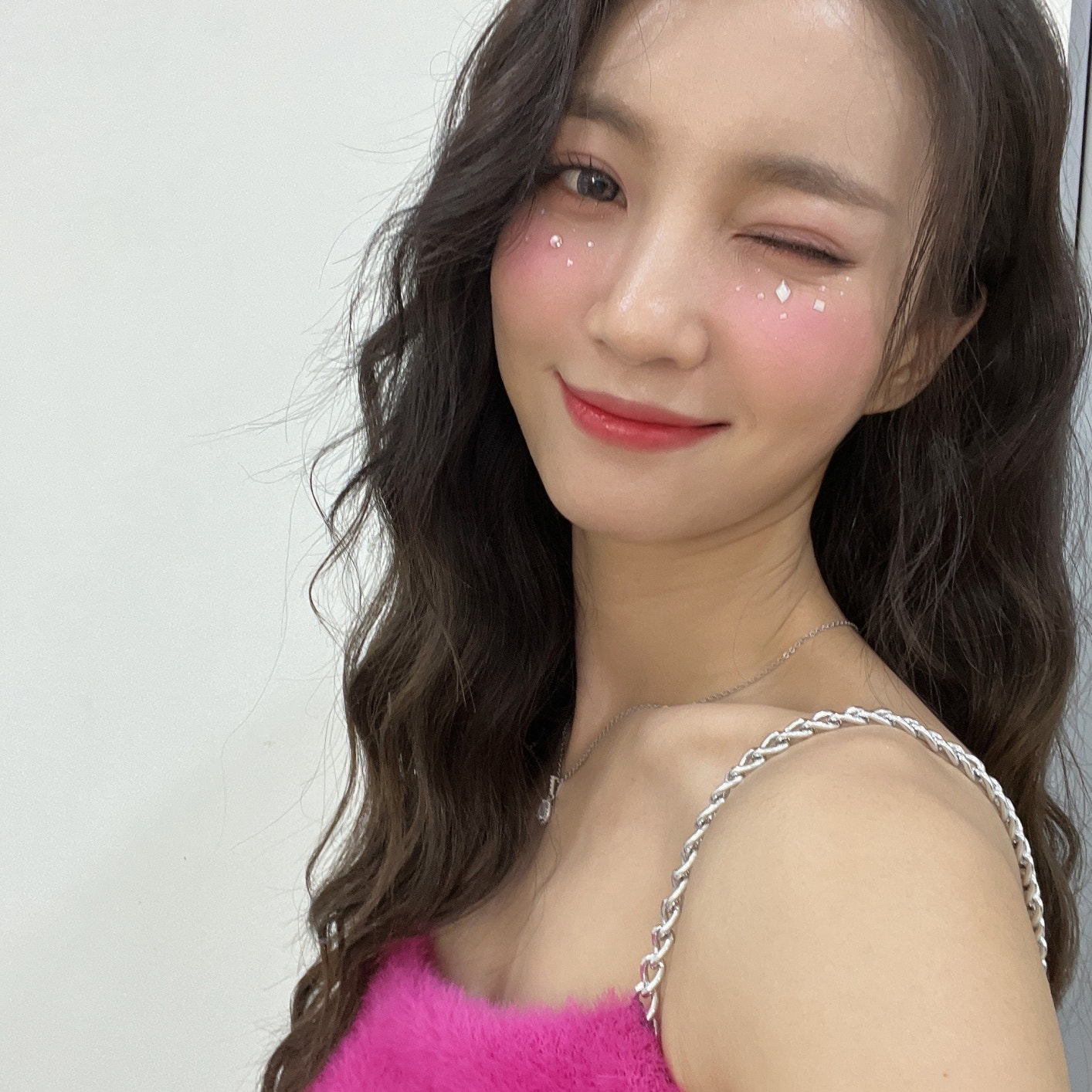 OH MY GIRL Community Post - 👂🆙😘 - Yubin