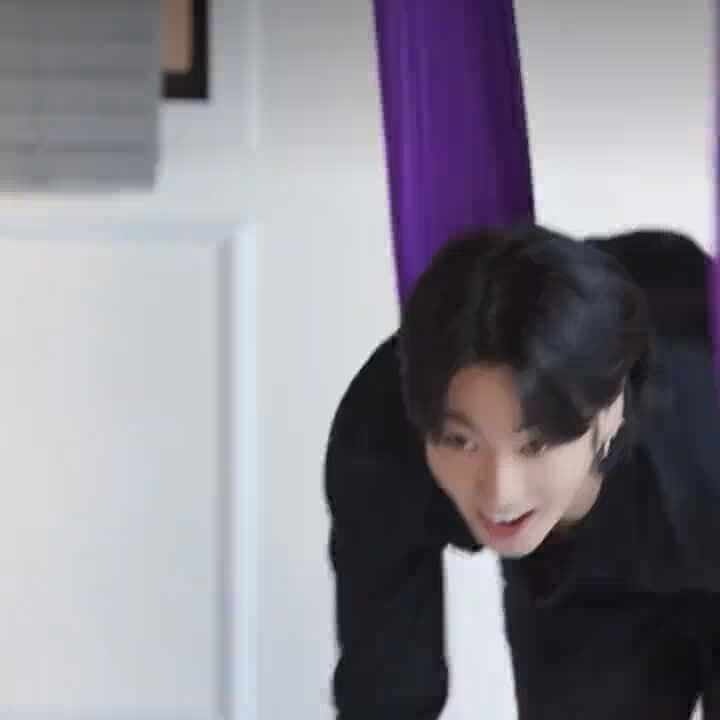 BTS Community Post - JK 💜🤏🏽