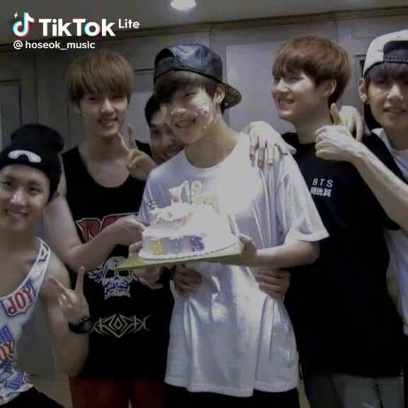 Bts Community Posts 생일 축하해 지민아 혼자 좋은 시간 보내길 바래 사랑하고 고마웠다는 말만 남았어요