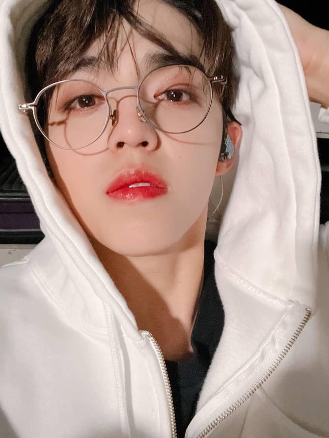 Seventeen Community Post 밥먹고 씻고 라이브로 올게요 Scoups