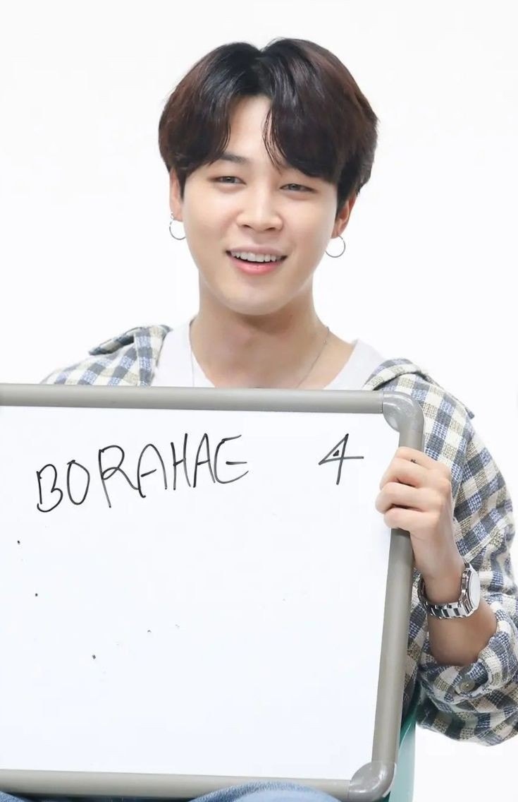 BTS Community Post - ARMY GO VOTE POR BTS 😭🙏https://global.idolplus.com/vote/NTJjNGI2YW