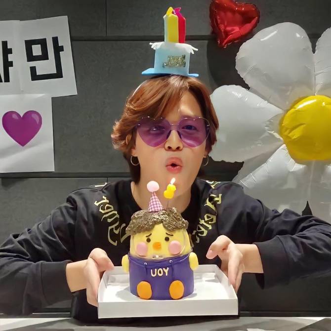 Bts Community Post 우리 지민이 생일 축하해요 항상 건강하시고 안전하시길 바랍니다 사랑해요💜🥳🎂🎉
