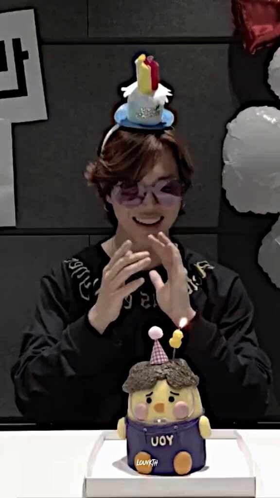 Bts Community Post 우리 지민 오빠 생일축하한다🥳🥳 보고싶다 그리고 보라해🥰💜💜 지민생일ㅊㅋ 지민이