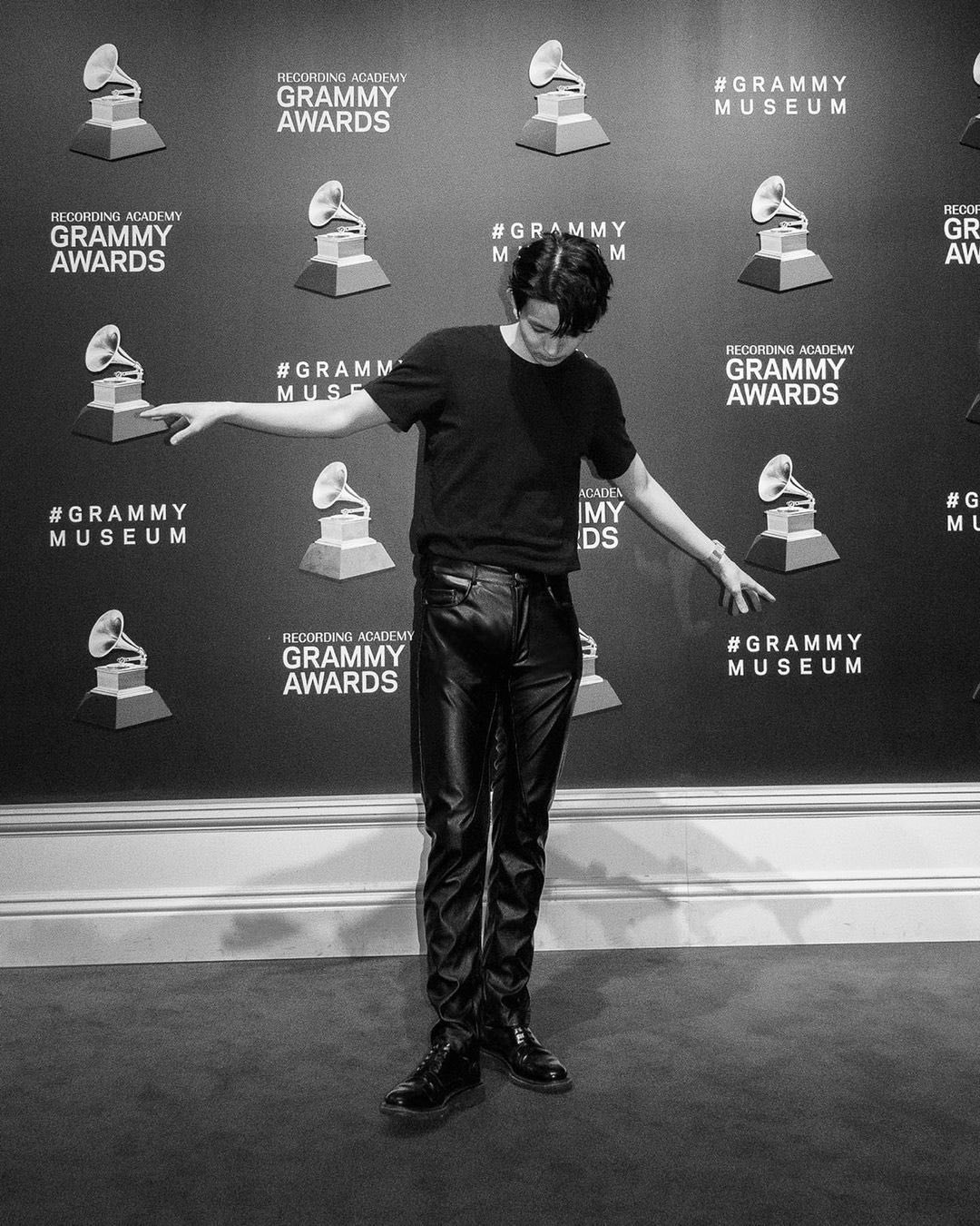 ENHYPEN Community Post - この綺麗なPHOTOを見たとき、BUTTERFLYをうたってるHEESEUNGさんを思い出し ...