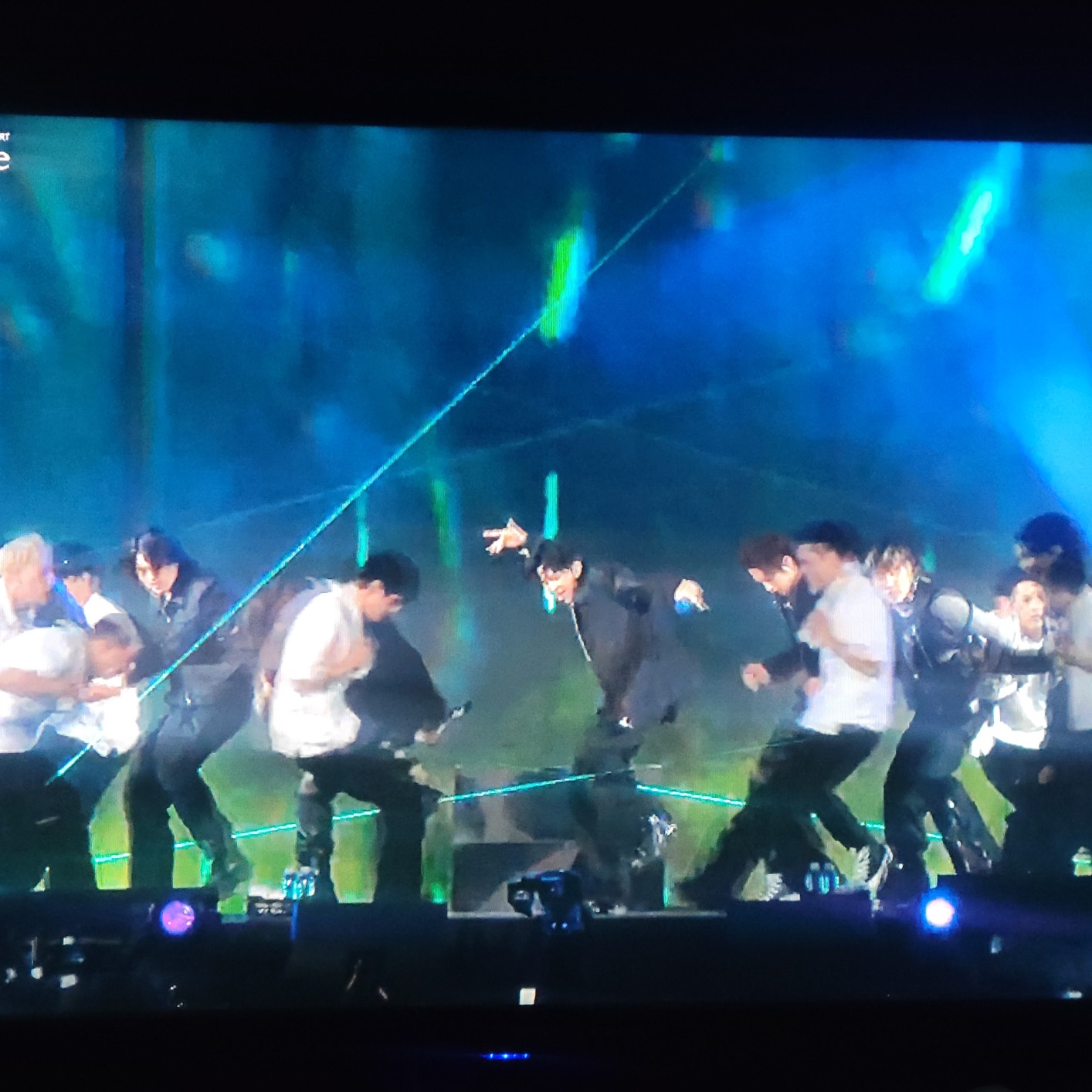 BTS Community Post - 엉ㅠㅠ 나도 나도 저기서 달리고 싶다 무슨짓이냐 위버스....안돼....jtbc 봐야겠네