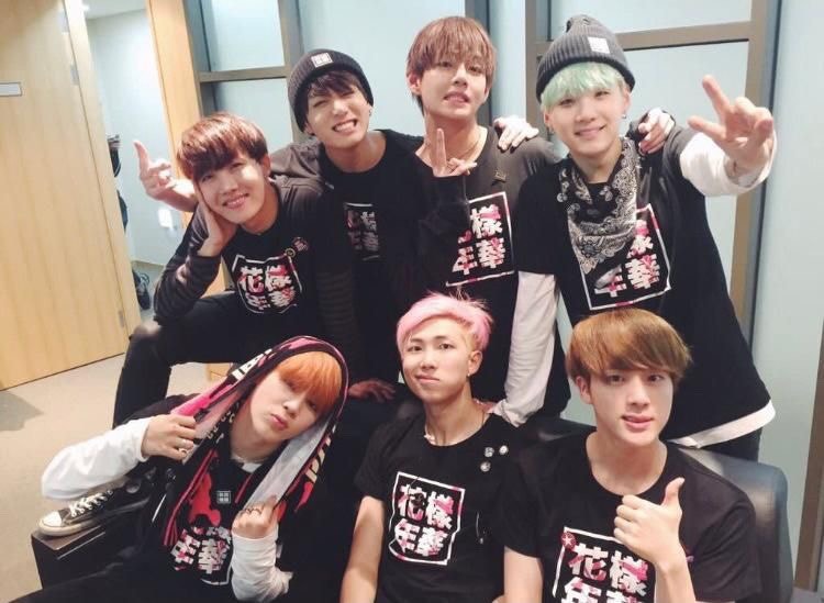 BTS Community Post - #to_bts 앞으로도 쭉쭉 BTS7명과 나이먹어서 살고싶다🥹💕계속 믿고있어요💜💜💜 BTS고마워요🥰사랑해🫰💜💜💜