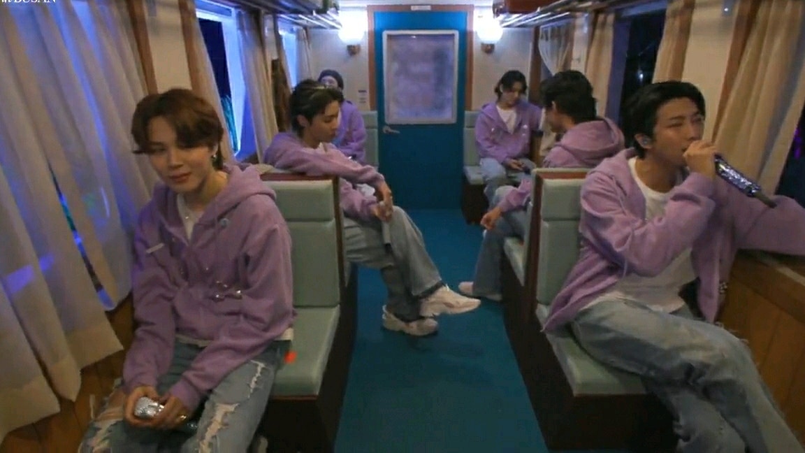 BTS 커뮤니티 포스트 - All the members are tired but jimin oppa stiil have a ...