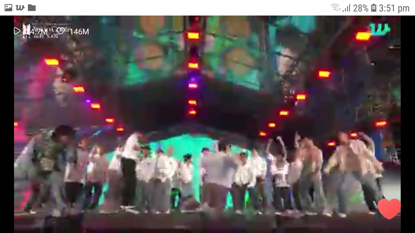 BTSコミュニティ投稿 - worst moment when you're net didn't work in the bts concert 😔