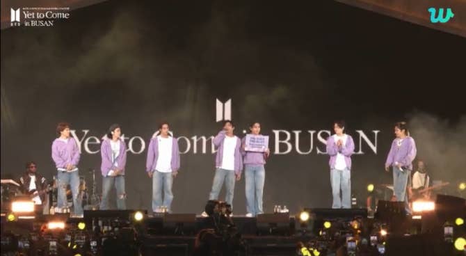 Bts Community Post 티켓팅 실패해서 집에서 티비로 오빠들 콘서트 봤어요 지난 3년동안 부산 콘서트 하려고