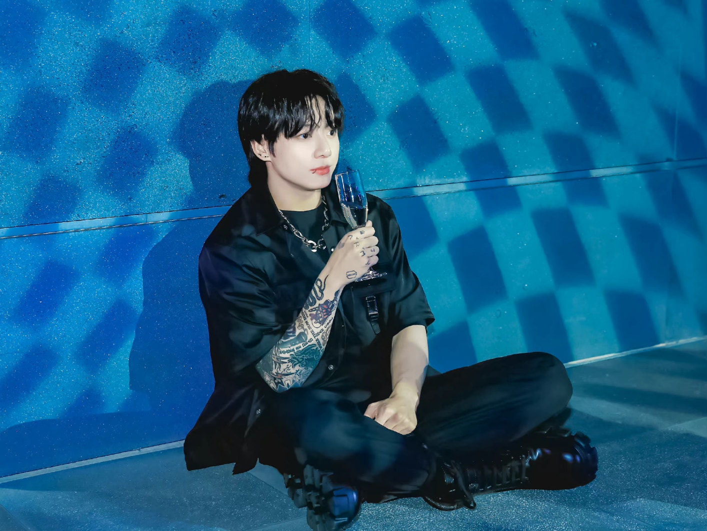 BTS Community Posts - 想你们了😢