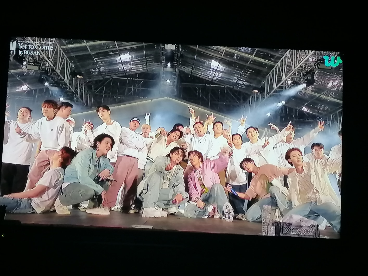 BTS Community Post - Hermoso concierto! Beautiful concert! 아름다운 콘서트! 💜💜 ...