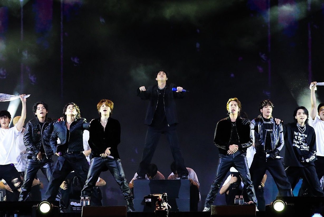 BTS Community Post - RUN BTS is such an epic performance it deserves a ...