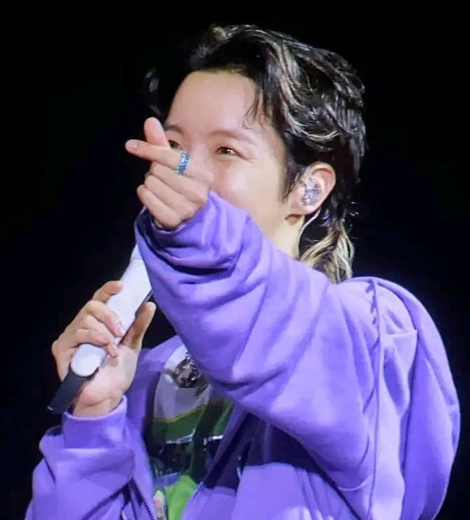 BTS Community Posts - mis hermosuras en color morado💜💜💜💜💜es lo mejor🥰🥰🥰😍