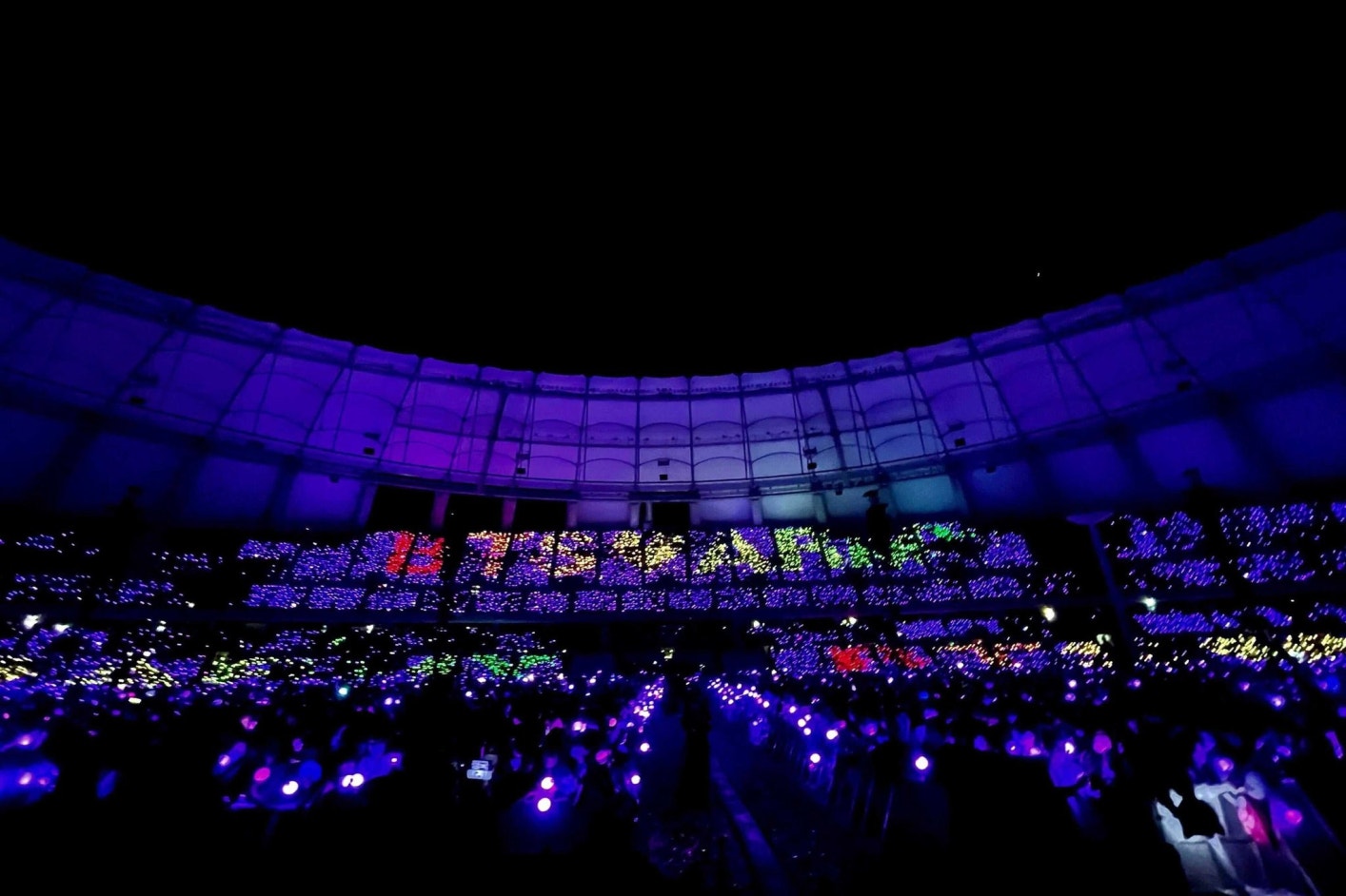 Bts Community Post 콘서트는 완벽했어 난 그걸 최대한 즐겼어 저는 그들이 자랑스러워요🥹👏🏼 엄청난 박수 💜