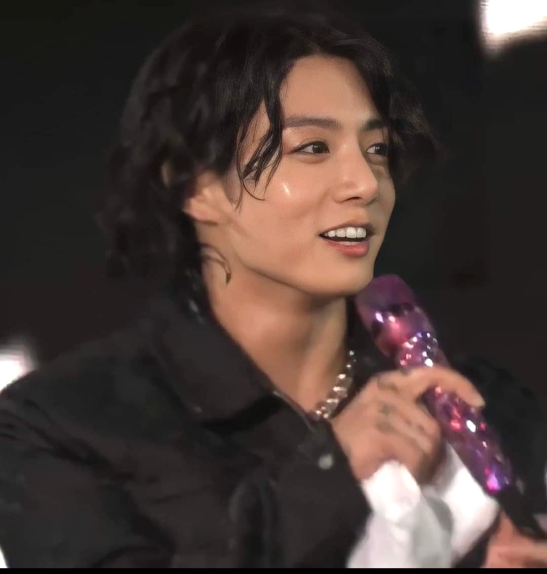 BTS Community Posts - Some moments of Jungkook in Bts Busan concert. #jk🥰