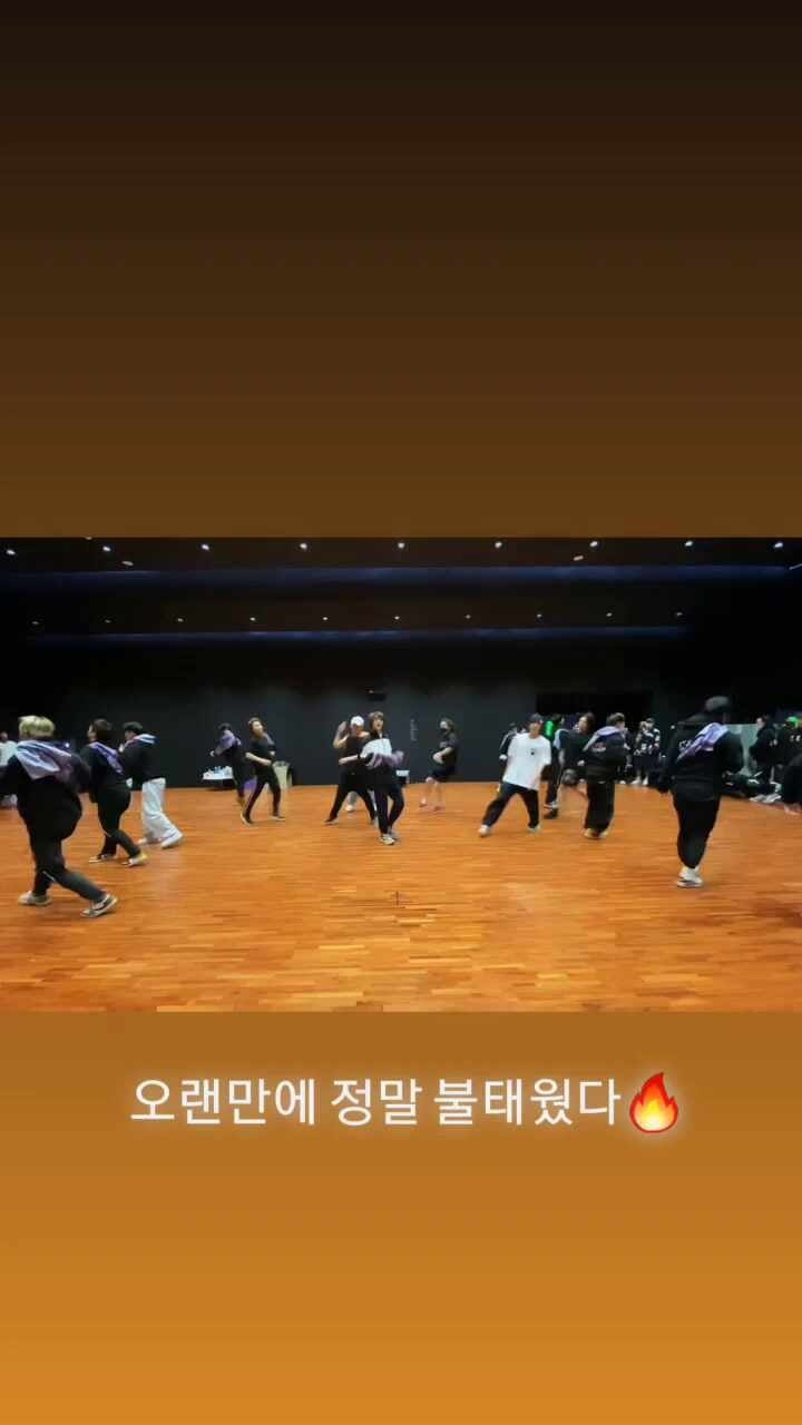 BTS Community Post - TAEHYUNG DOING RUN BTS CHOREO. THAT'S THE POST. FIRE!