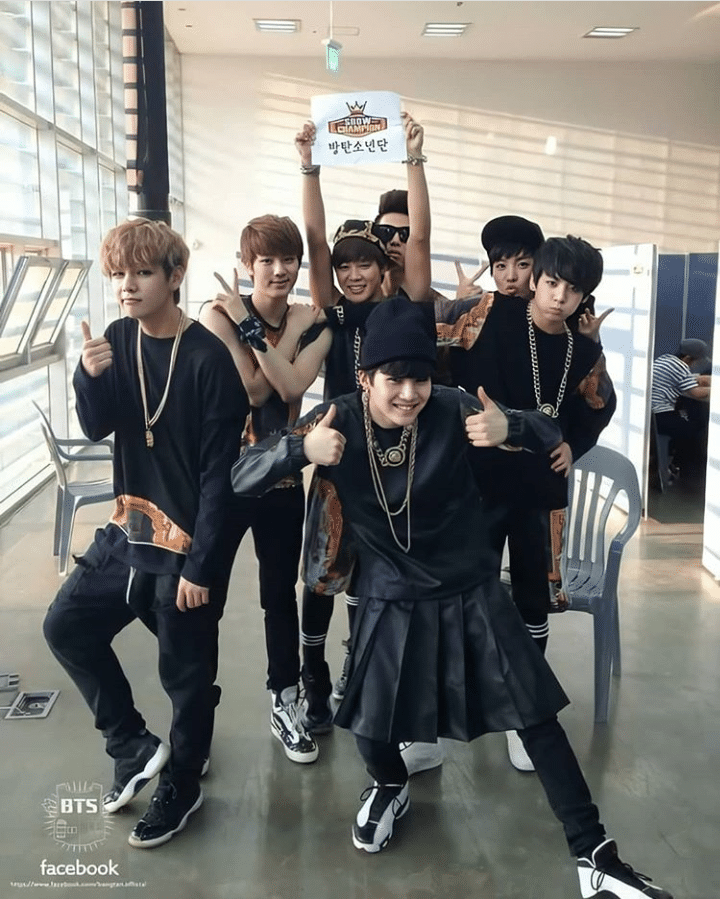 BTSコミュニティ投稿 - 2030年の万博…私は立派な社会人ですね😳 2025年…たった3年後でも自分の姿が想像出来ない🤔💭きっとBTSもArmyも変わっていくでしょう。それでも私たち ...