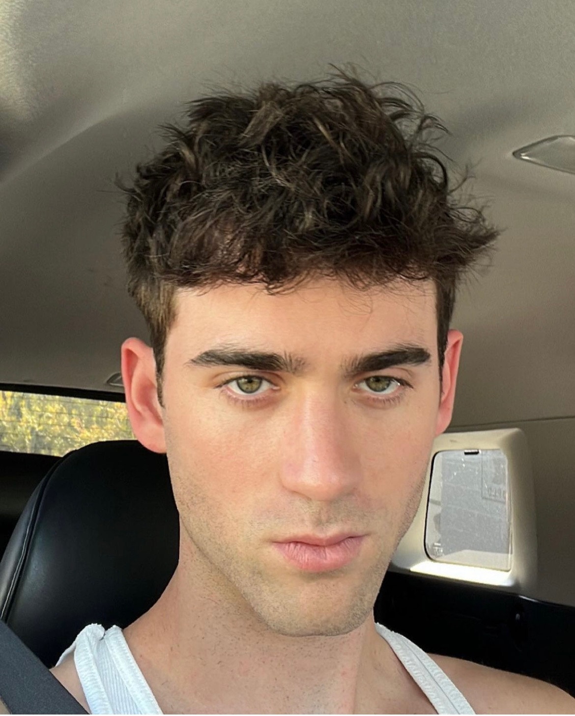 Alexander 23 커뮤니티 포스트 - - Alexander 23