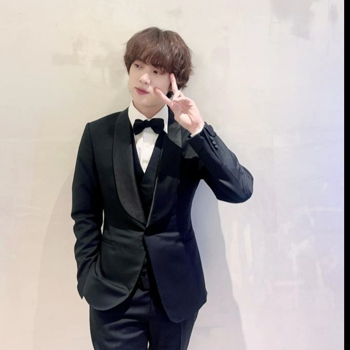 BTS Community Posts - este es el hombre más hermoso del mundo 😍 Te enamoras con solo verlo,solo ...