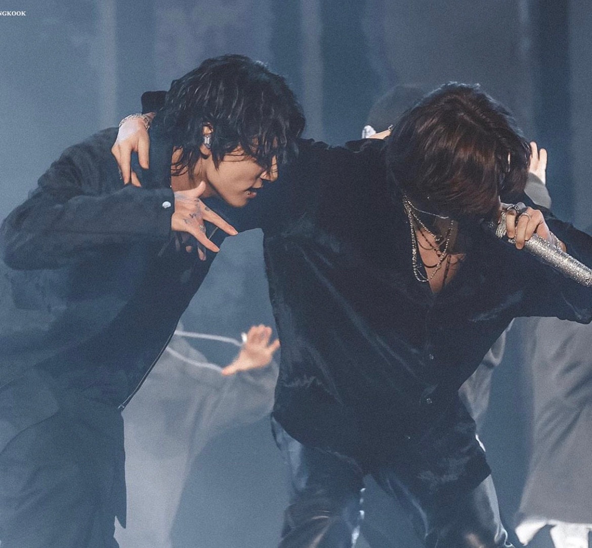 BTS Community Post - Ce duo 🔥🖤