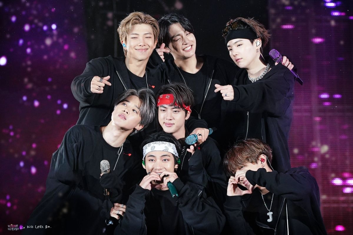 BTS 커뮤니티 포스트 - If loving you is an illusion, then let me imagine forever 🤭