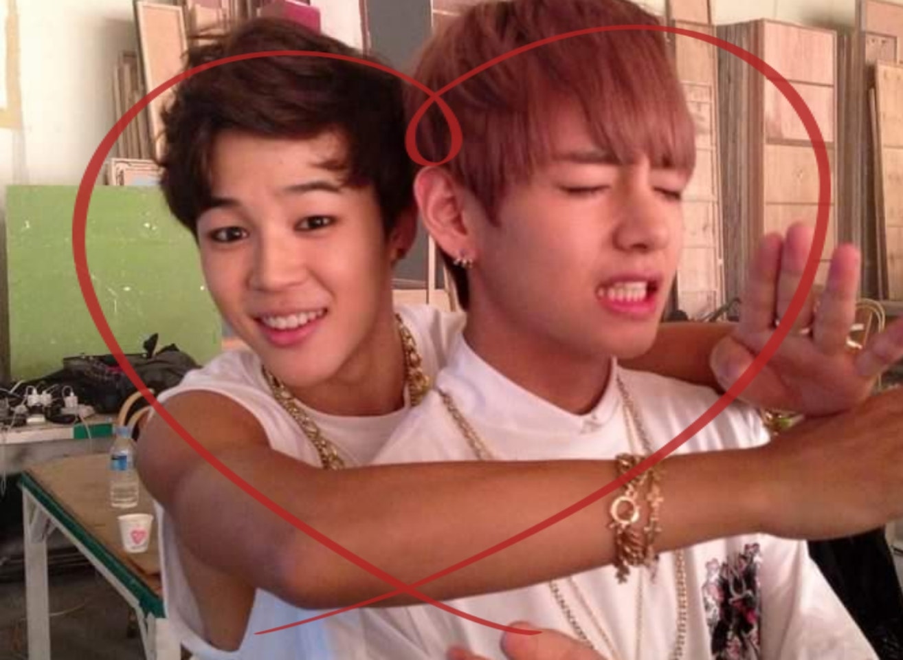 BTS Community Post - JIMIN🌛TIME 今更だけど TMAの時の 手と手を合わせるクオズの2人が頭から離れません TMAのステージもほんとによかったですよね ってTMA ...