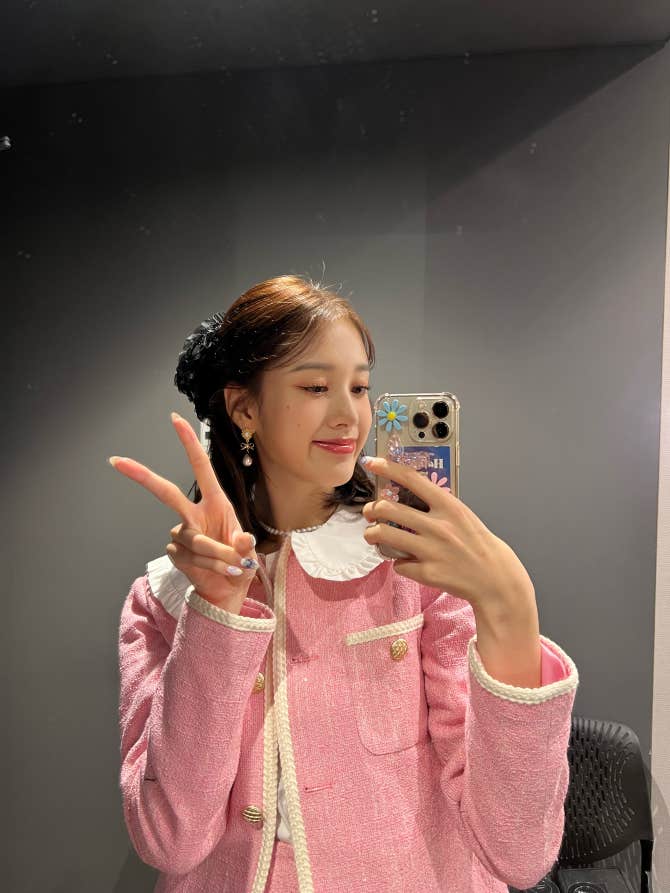 Stayc 커뮤니티 포스트 월요정 등등장🧚🏻♀️🧚🏻♀️ 날씨가 선선하니 가을 이긴한가봐요🍁🍁 옷 따뜻하게 입구