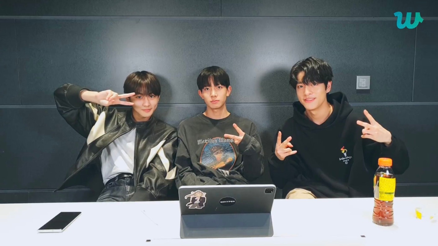ENHYPEN Community Post - ramyeonz ft bby jungwon weverse live #heeseung ...