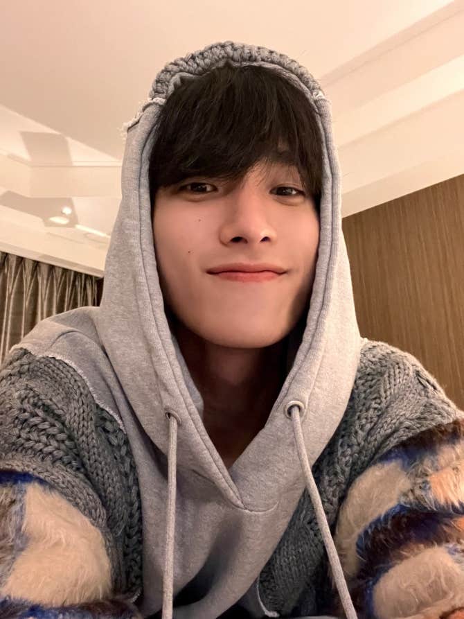 Seventeen Community Post 도겸이도 잘 도착했습니다 캐럿들 저녁 잘챙겨먹고😋남은 오늘 하루도 잘보내요😊 Dk