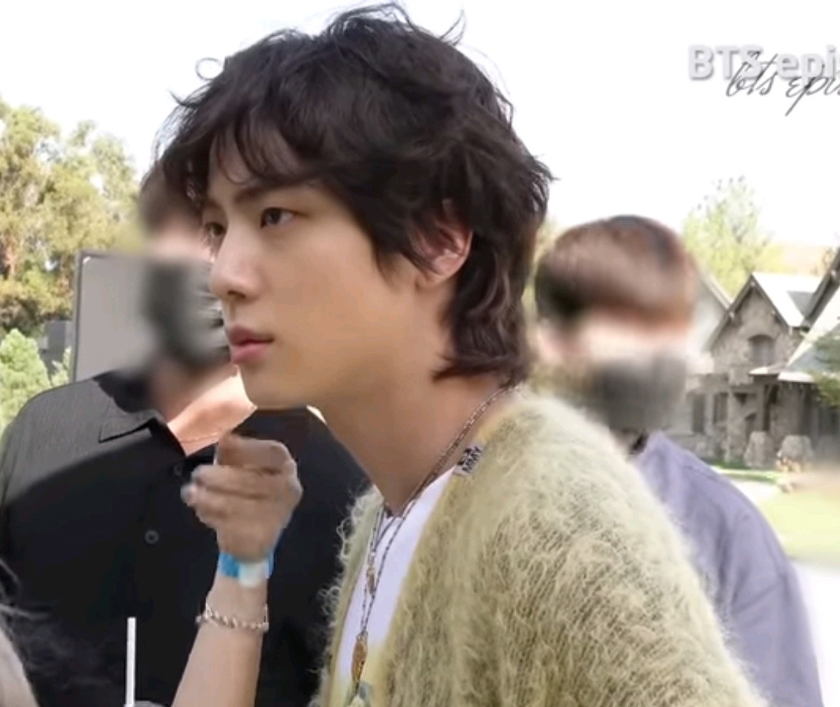 BTS Community Posts - 1つ1つ真剣な表情 いつもと変わらない バンタンみんながそうだよね☆ ホビホビに会えて嬉しそうな顔 ...