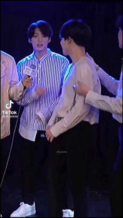 BTS Community Posts - 💜🫰