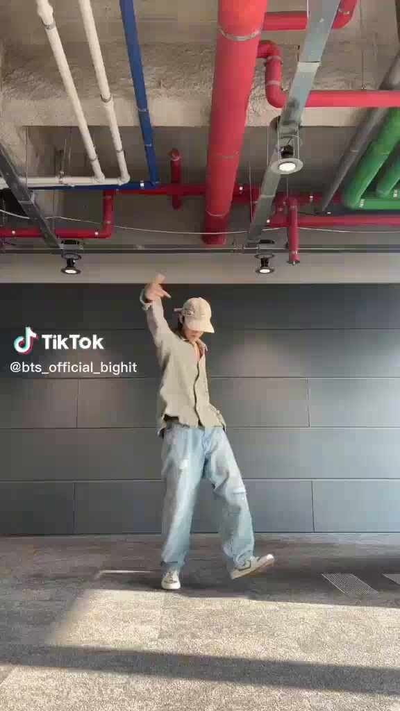 BTS Community Posts - まじカッコイイ、、さすがダンス長🤦‍♀️💜💜 📷tick-tock公式BTSチャンネル