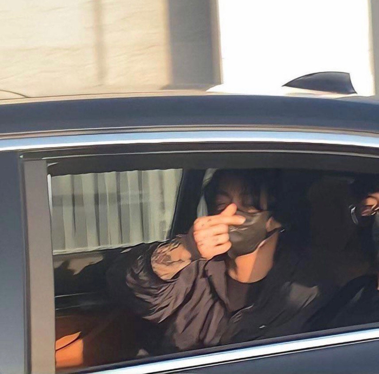 Bts Community Post 정국이의 손가락 하트💜