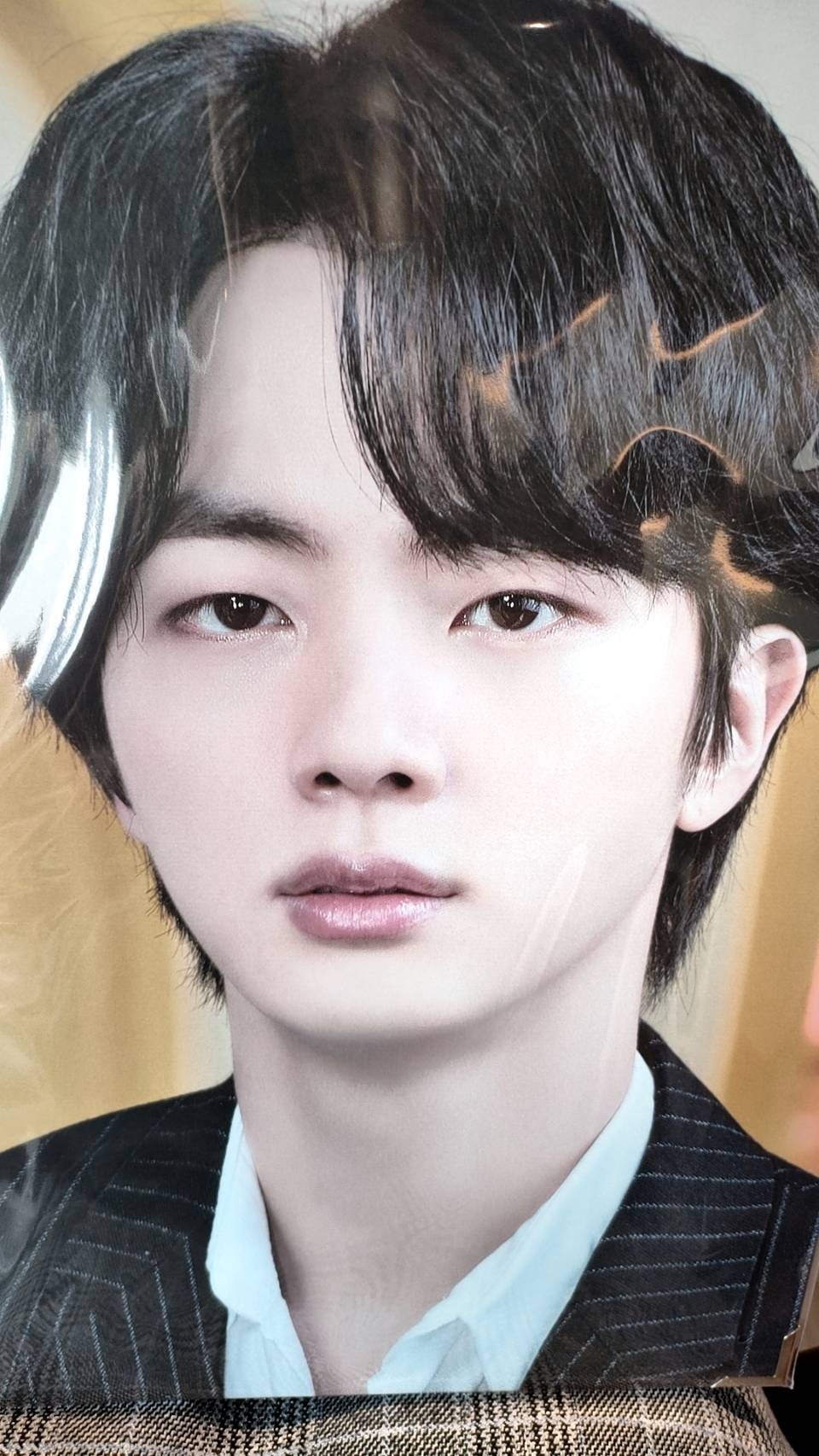 BTS Community Post - Jin oppa----- 変な角度でパネルの写真撮ったら、宇宙人みたいになってしまったよ〜 sorry 진 oppa----- 이상한 각도로 패널 ...