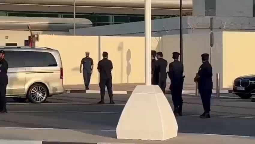 BTS Community Post - pequeño jk saludando que ternura.👋🙂🙃💜