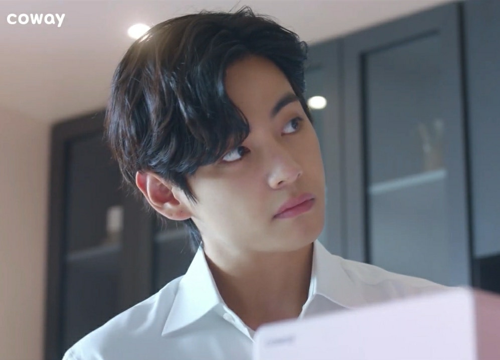 BTS Community Posts - as time goes by, every person who stand besides Taehyung really become ...