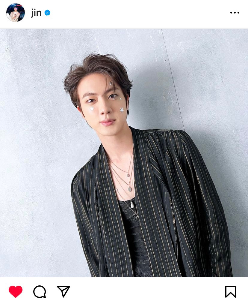 BTS 커뮤니티 포스트 - 今日夢に、JIN兄さん🐹が出てきました シュチュエーションは、 何故か私は外で仕事をしてて、 PCで仕事してる横にJIN兄さん🐹が座ってるんです！ こんなの現実に ...