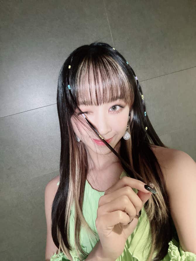 Secret Number Community Posts 오늘 쇼챔피언에서 만나요💚🤍 Dita