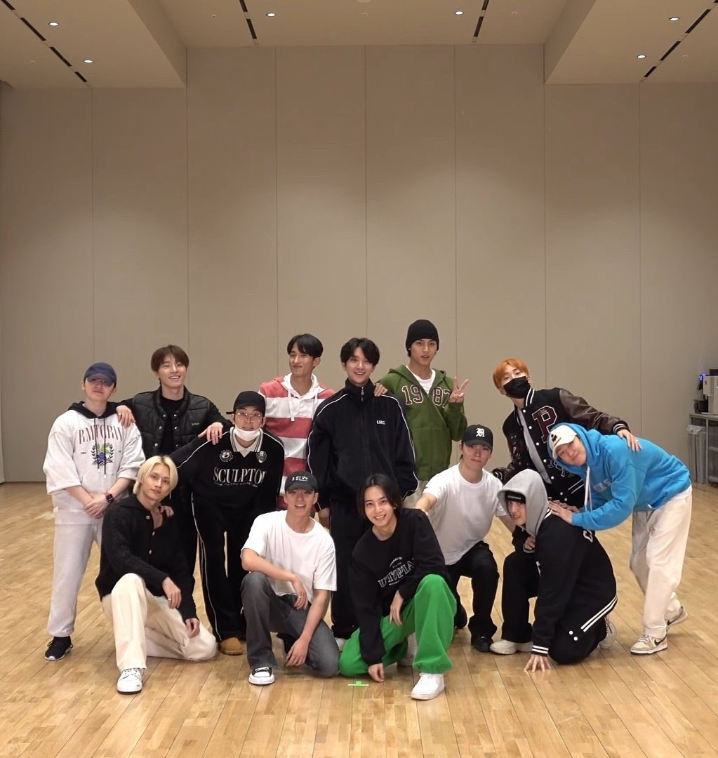 Seventeen Community Post 실은 오늘 수학여행에서 처음으로 비행기를 탔습니다 비행기를 타는 것이