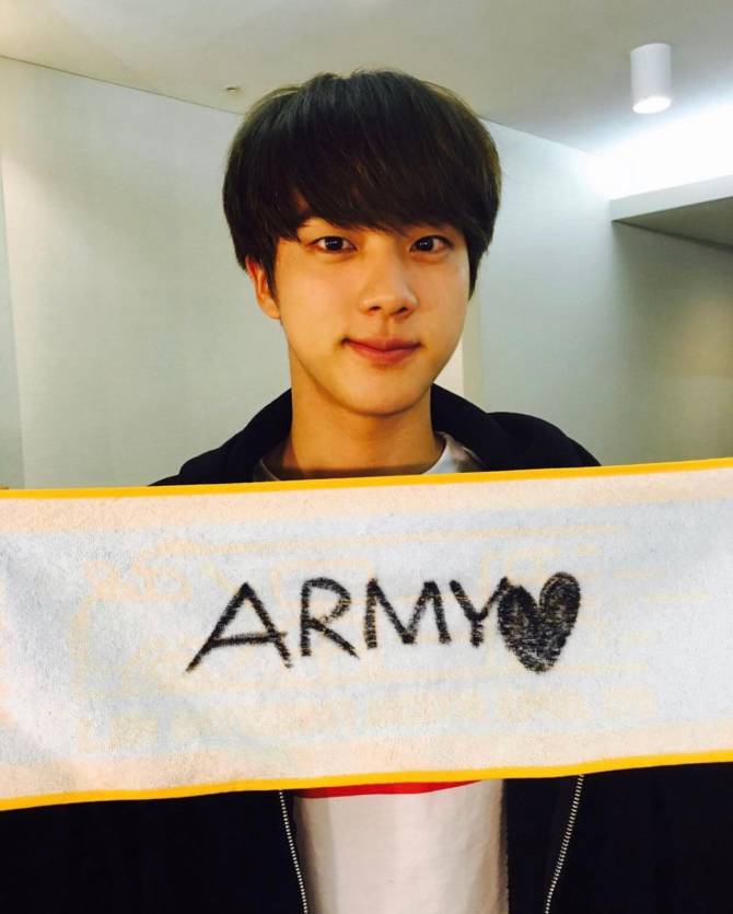 Bts Community Post 석진 당신은 군대에 간다 부상없이 건강하고 안전하게 우리에게 돌아올 수 있기를 바랍니다