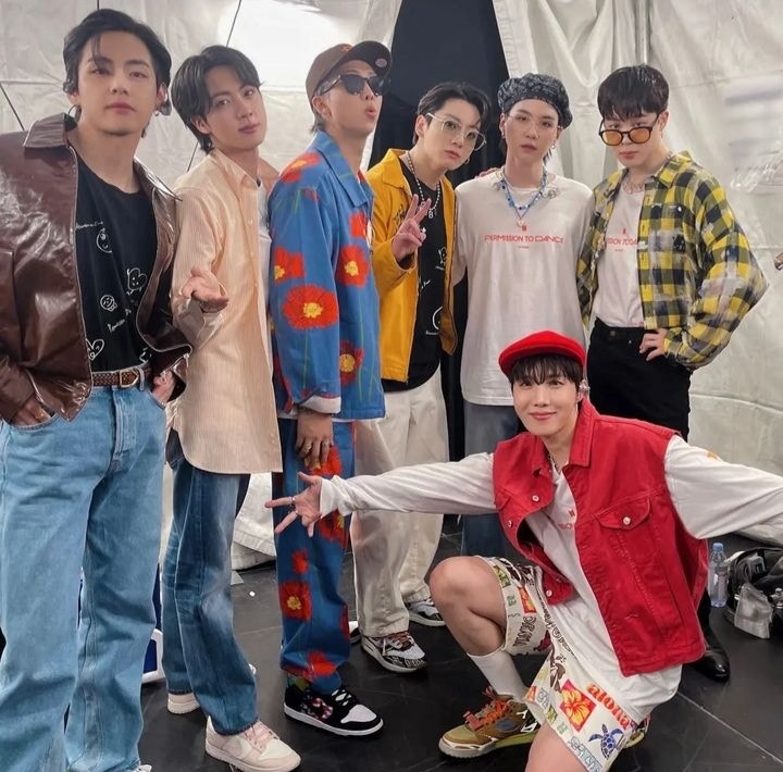 BTS Community Posts - https://2022mama.com/vote