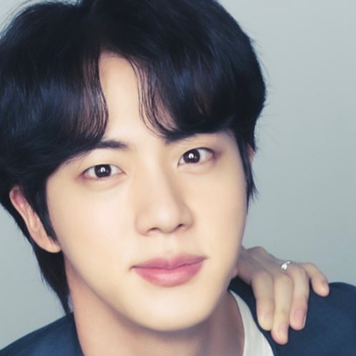 BTS 커뮤니티 포스트 - 1日1JIN🐹 先日 大好きな娘の結婚披露宴で ママが大好きだからと PTD 流してくれました🌸💒😊 留袖に ...