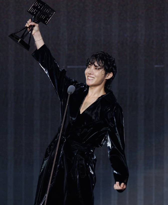 Bts Community Posts Hobi 저는 당신이 2개의 상을 받게 되어 매우 자랑스럽고 기쁩니다 축하해요