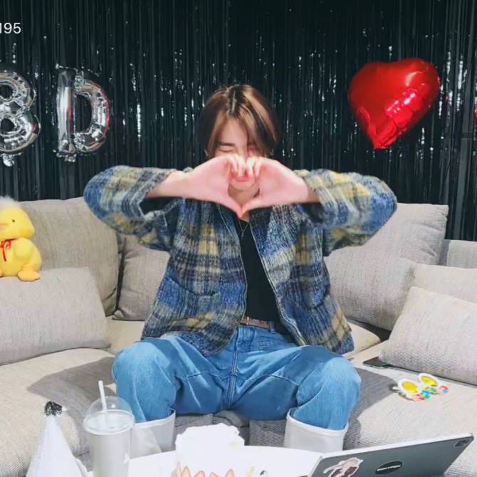 Enhypen Community Posts 우리 만두의 생일을 축하합니다 건강을 돌보십시오 당신이 사랑받고 있다는 사실을