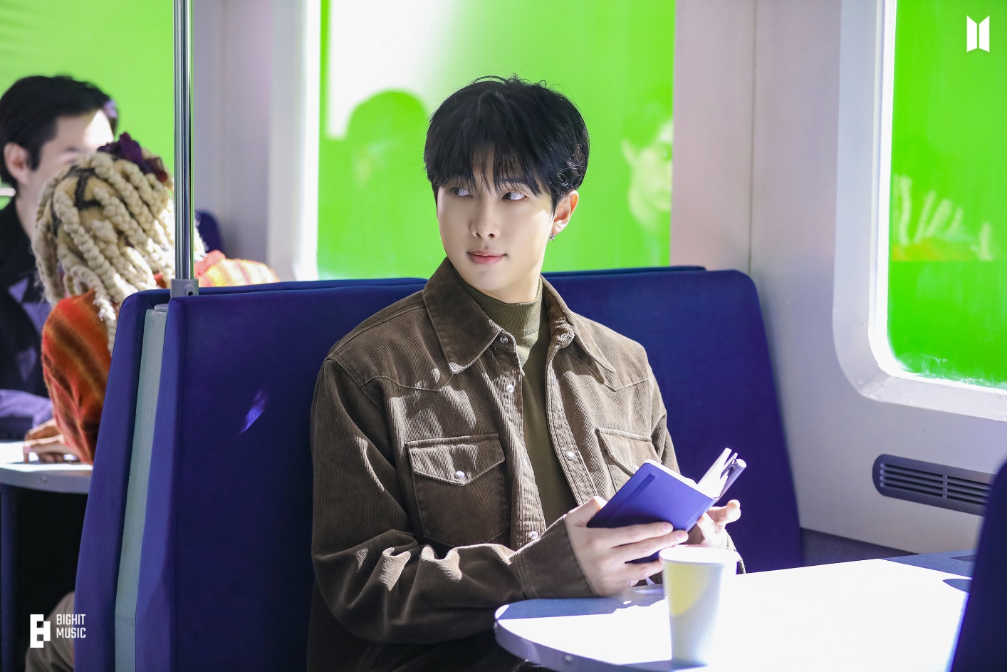 Bts Community Post 하 남준오빠 이럼 곤란한데 남준메리미 외치고 싶게 만드네 정말💜 남준쓰 덮머파님들
