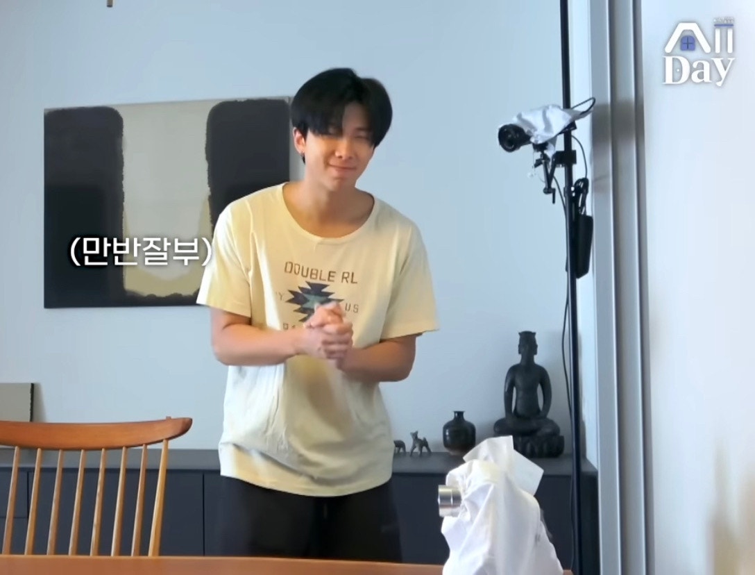 Bts Community Post 카메라에 대고 인사하는 것이 너무 귀엽다 진짜 잠에서 깼어 얼굴이 너무 좋아요💜