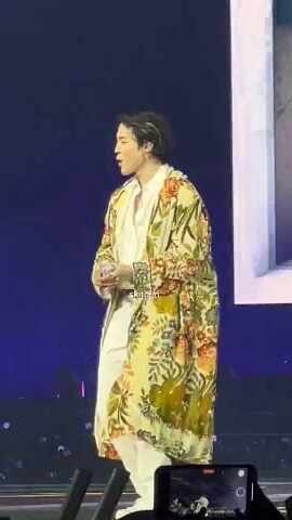 BTS Community Post - I'm crying, but I'm crying and singing... And I ...