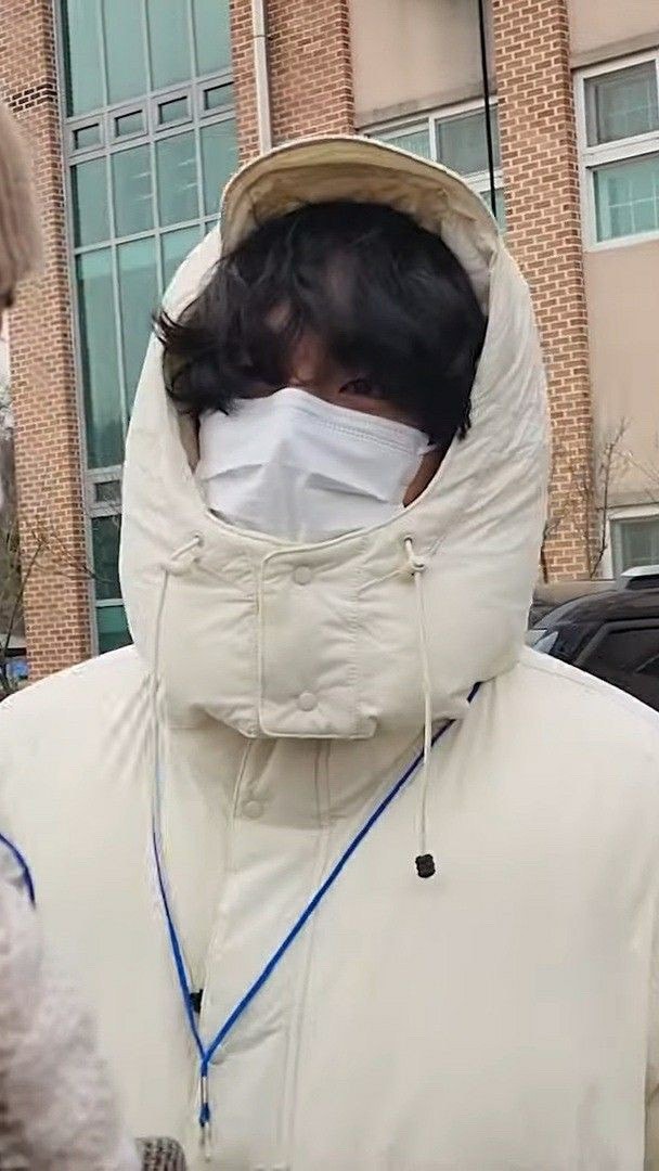 Bts Community Posts Tov 친애하는 곰보배💜 이렇게 추운 날씨에 당신을 안고 따뜻하게 해주고 싶어요🥰