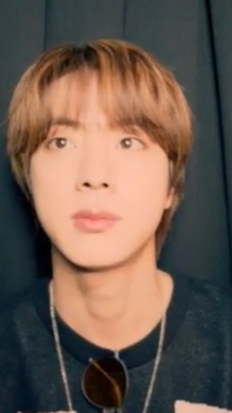 BTS Community Post - 🟢 ️🟢JIN TIME🟢 ️🟢 日々、淡々と過ごしていればいいこともありますねー💜 YTC の映画 ...