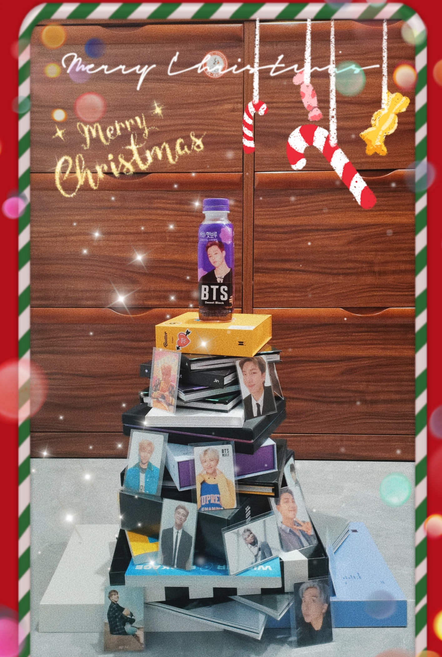 BTS Community Post - I made a Christmas tree by photo cards and albums ...